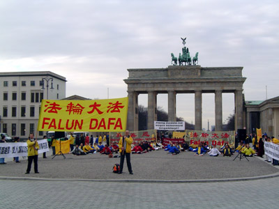 Germany: Famous Brandenburg Gate in Berlin Hosts Rally to Bring Jiang ...