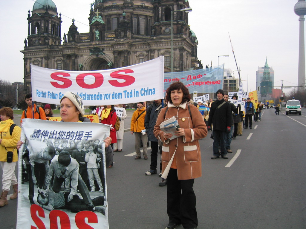 Germany: Grand Parade in Berlin Had a Powerful Effect (Photo Report)