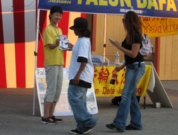United States: Spreading the Facts about Falun Gong at the California ...